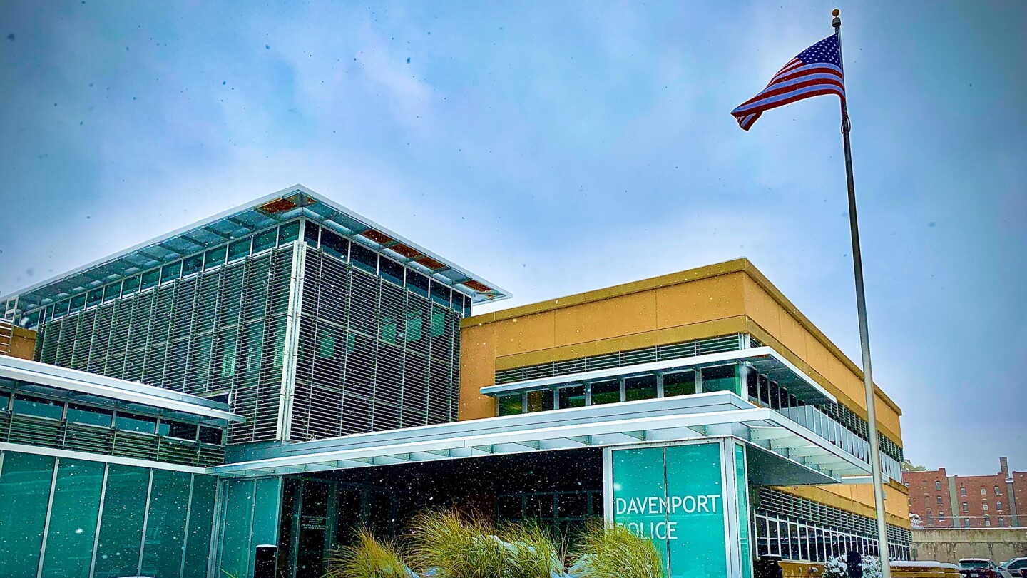 Iowa officer coordinates with woodworker to surprise woman skammed out ...