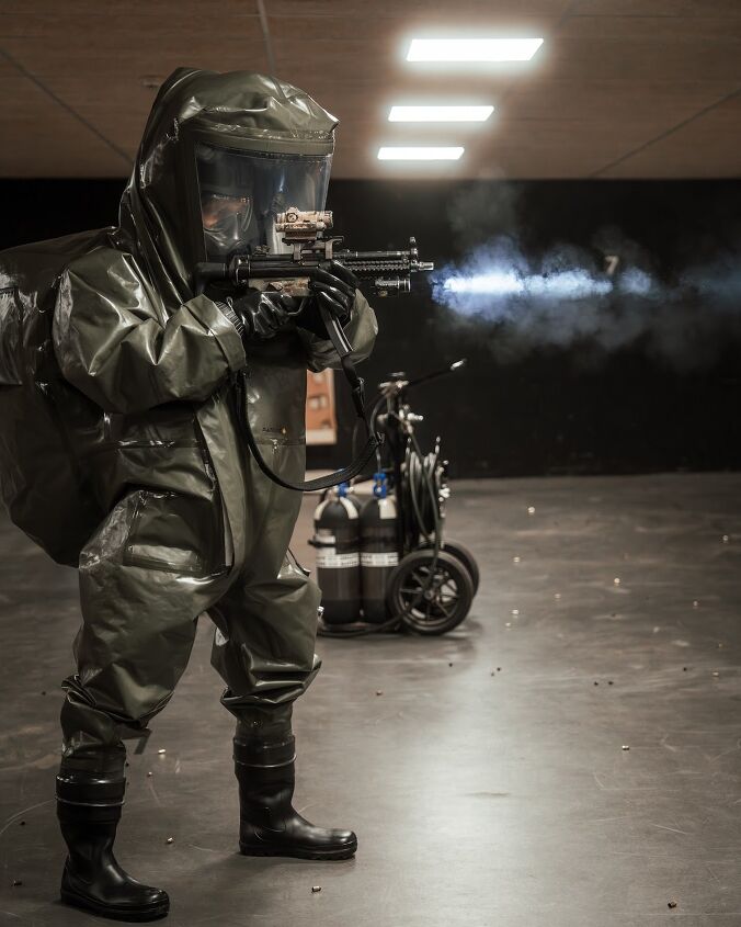 POTD: French GIGN With H&K MP5 And CBRN Suit By: Eric B - Global ...