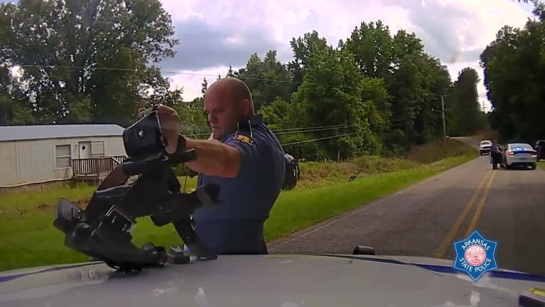 Video: Ark. troopers rescue 4 children from overturned vehicle after ...